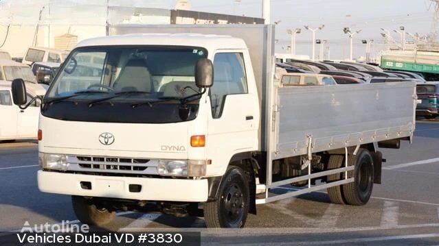 Toyota DYNA kamion s ravnom platformom