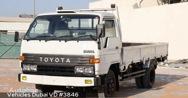 Toyota DYNA kamion s ravnom platformom