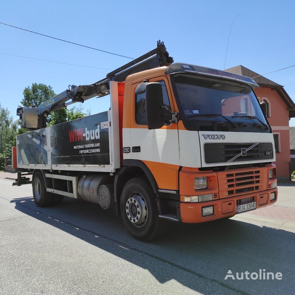 Volvo FM 7 kamion s ravnom platformom