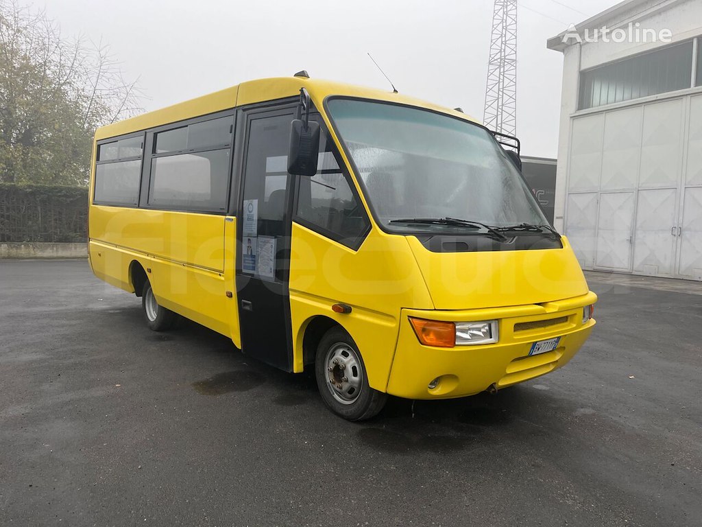 Prodaje se IVECO Cacciamali putnički minibus na aukciji