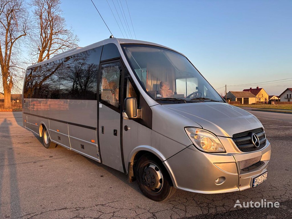 Mercedes-Benz Rosero putnički minibus