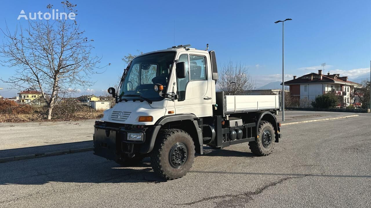 Mercedes-Benz Unimog 405 kamion s ravnom platformom