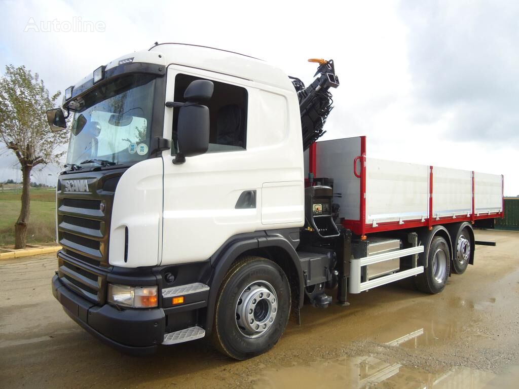 Scania P 360 kamion s ravnom platformom