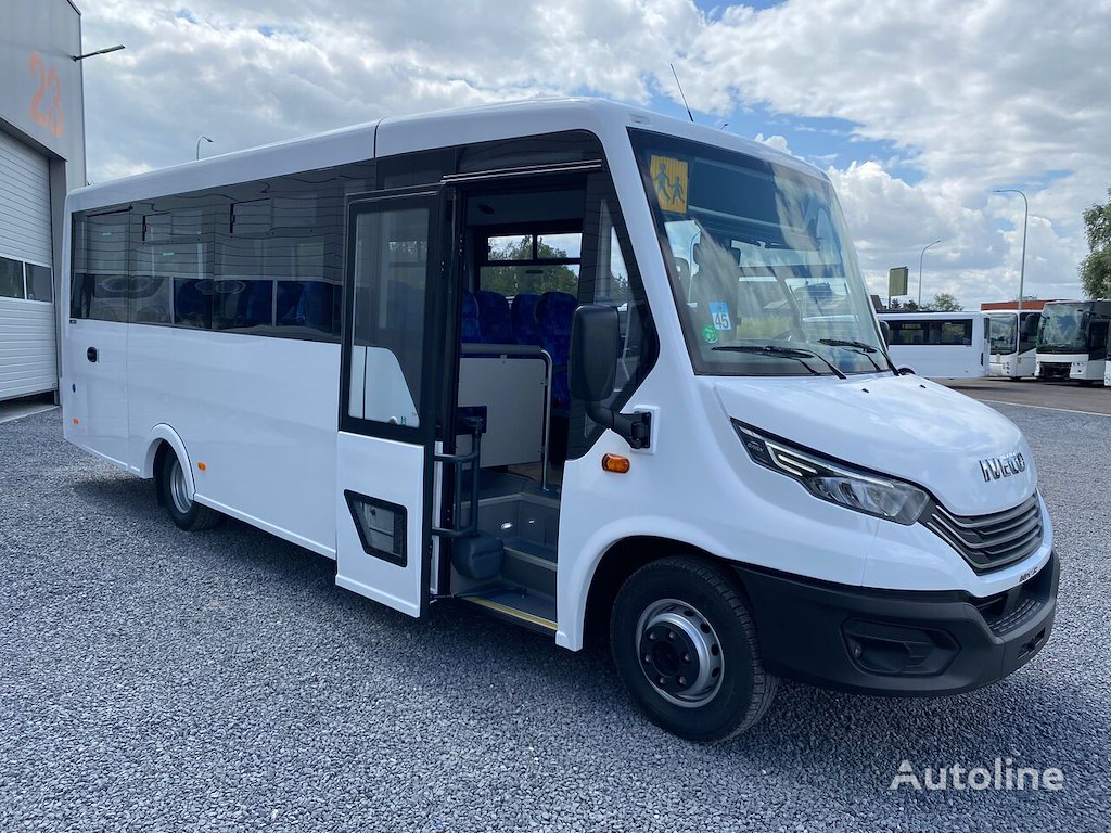 Novi Indcar Mobi putnički minibus