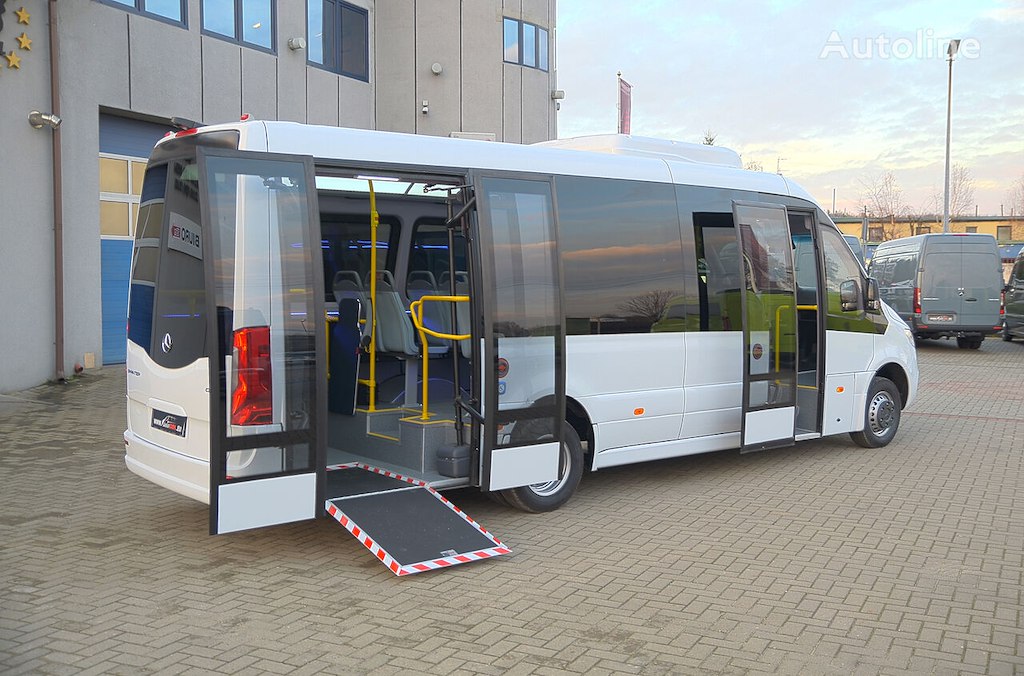 Novi Mercedes-Benz putnički minibus