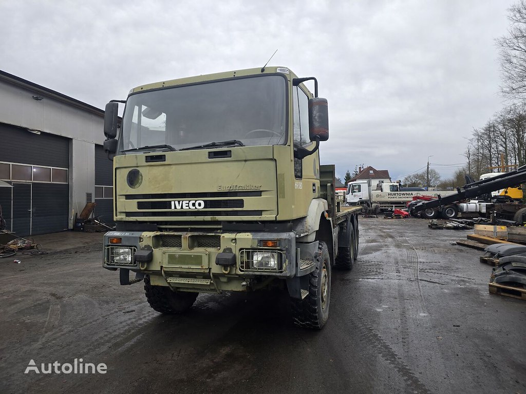 IVECO 260E37 kamion s ravnom platformom