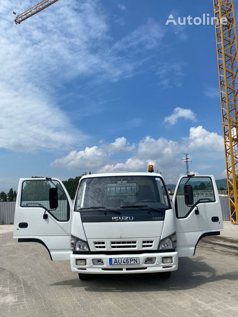 Isuzu N2R kamion s ravnom platformom