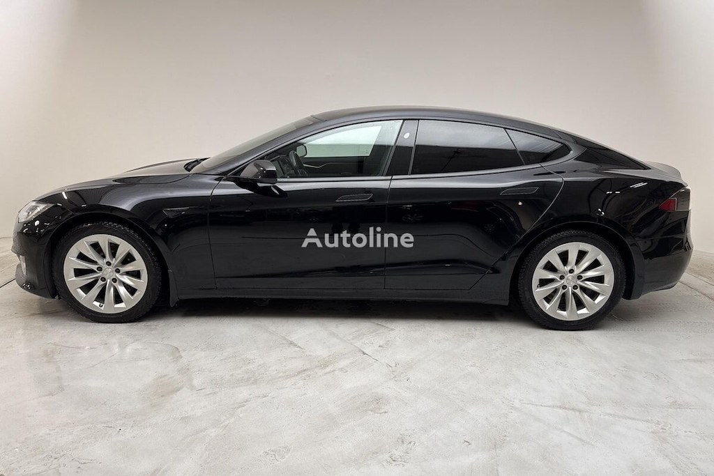 Prodaje se Tesla Model S sedan na aukciji