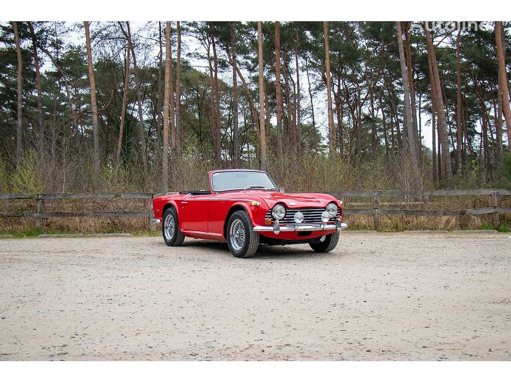 Prodaje se Triumph TR250 Overdrive kabriolet na aukciji