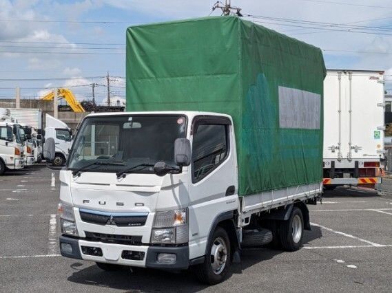 Mitsubishi CANTER kamion s ceradom