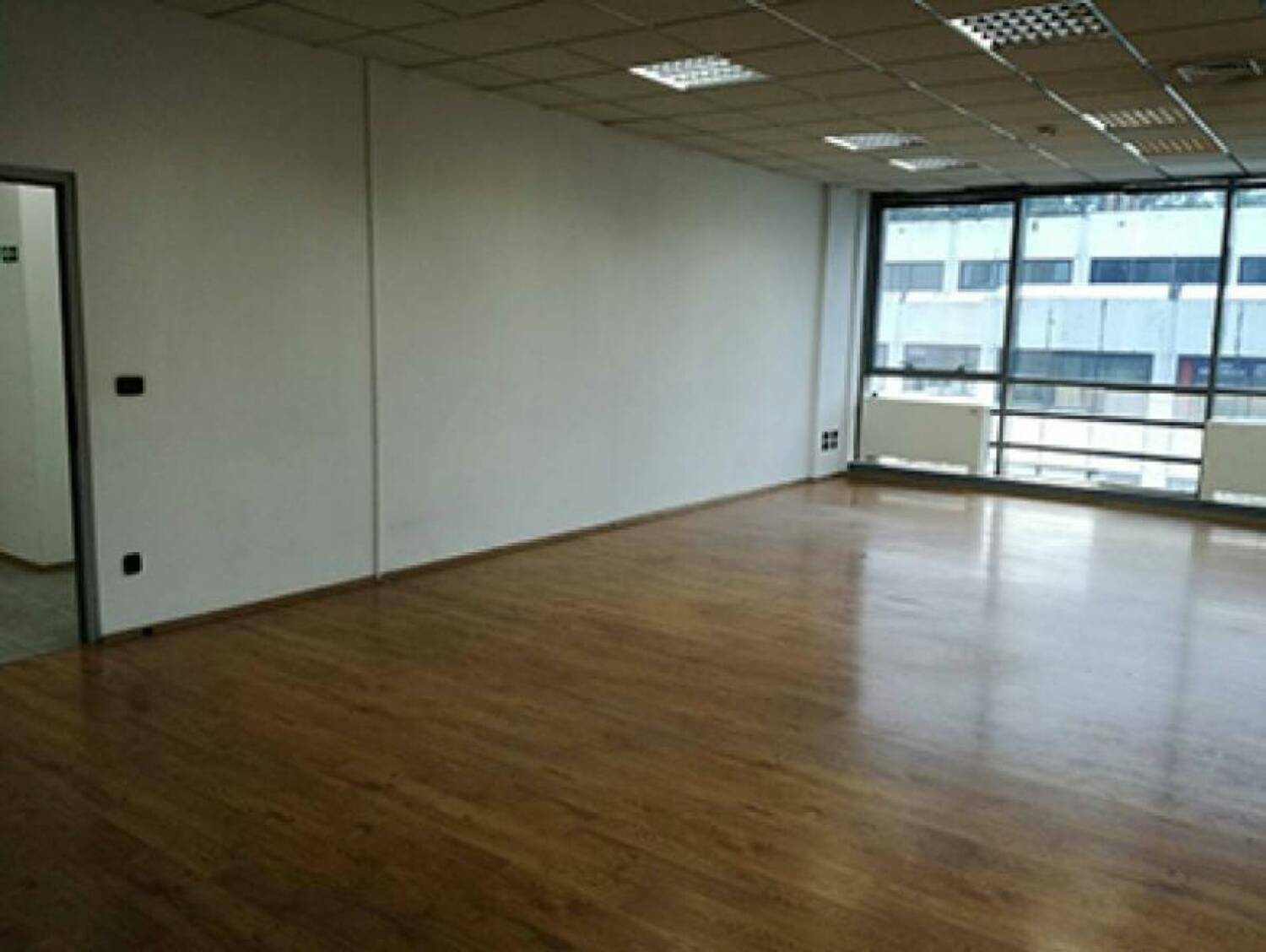 Izdavanje luksuznog poslovnog prostora na Novom Beogradu – 500 m², prilagodl