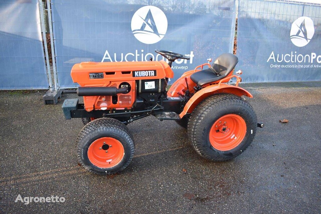 Prodaje se Kubota B7001 traktor točkaš na aukciji