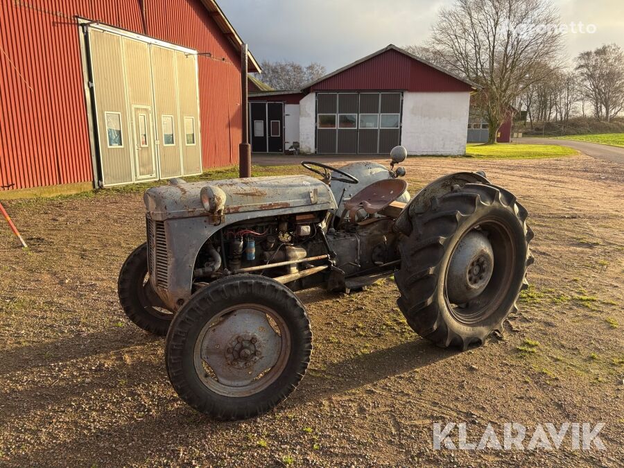 Prodaje se Massey Ferguson Ferguson Grålle traktor točkaš na aukciji