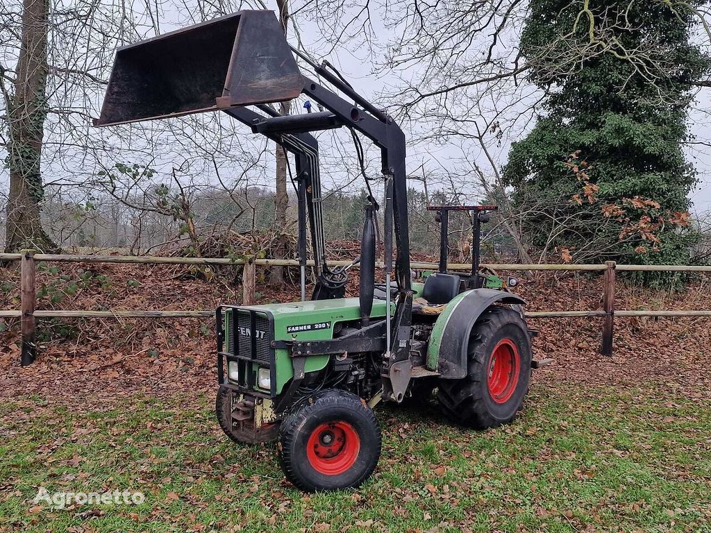 Prodaje se Fendt Farmer 200v traktor točkaš na aukciji