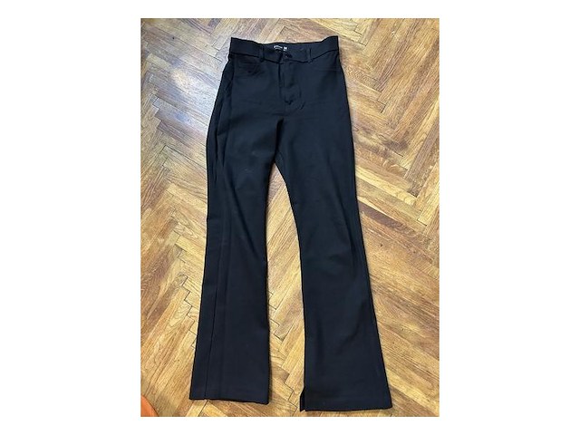 Stradivarius pantalone zvonarice  M 38