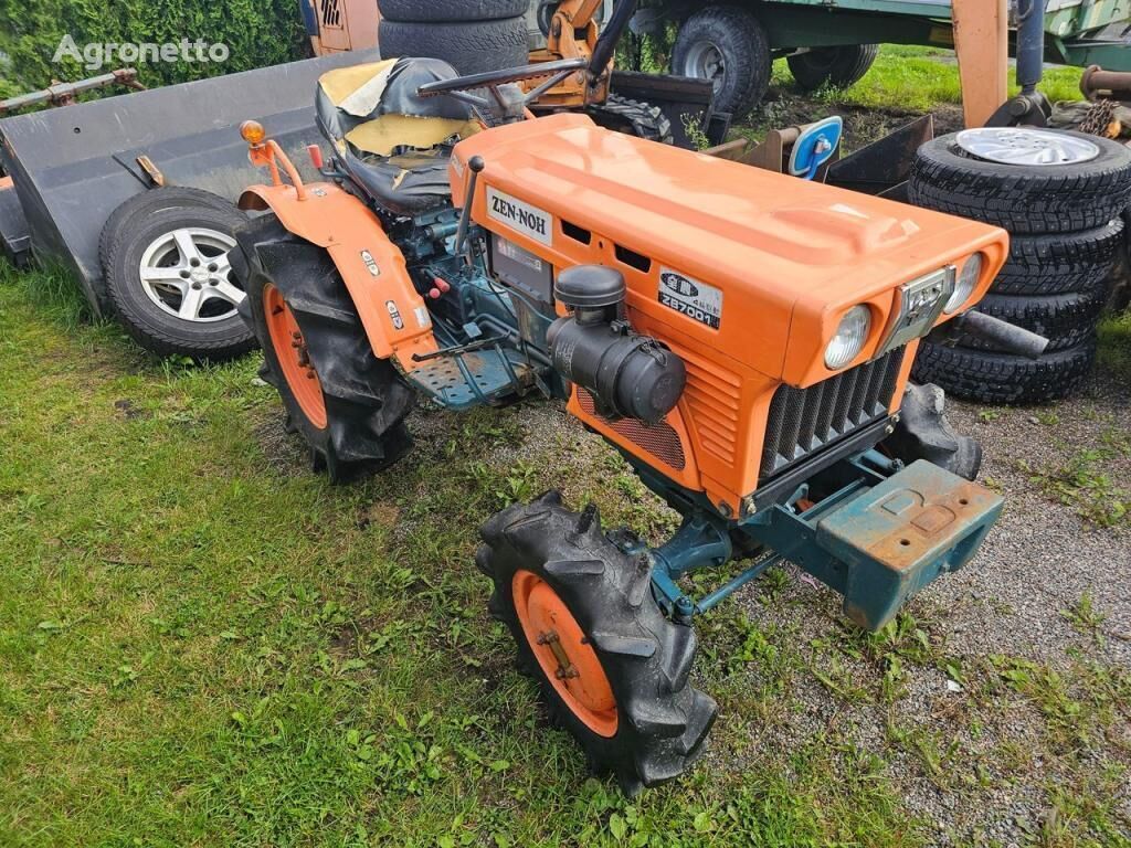 Prodaje se Kubota B7001 mini traktor na aukciji