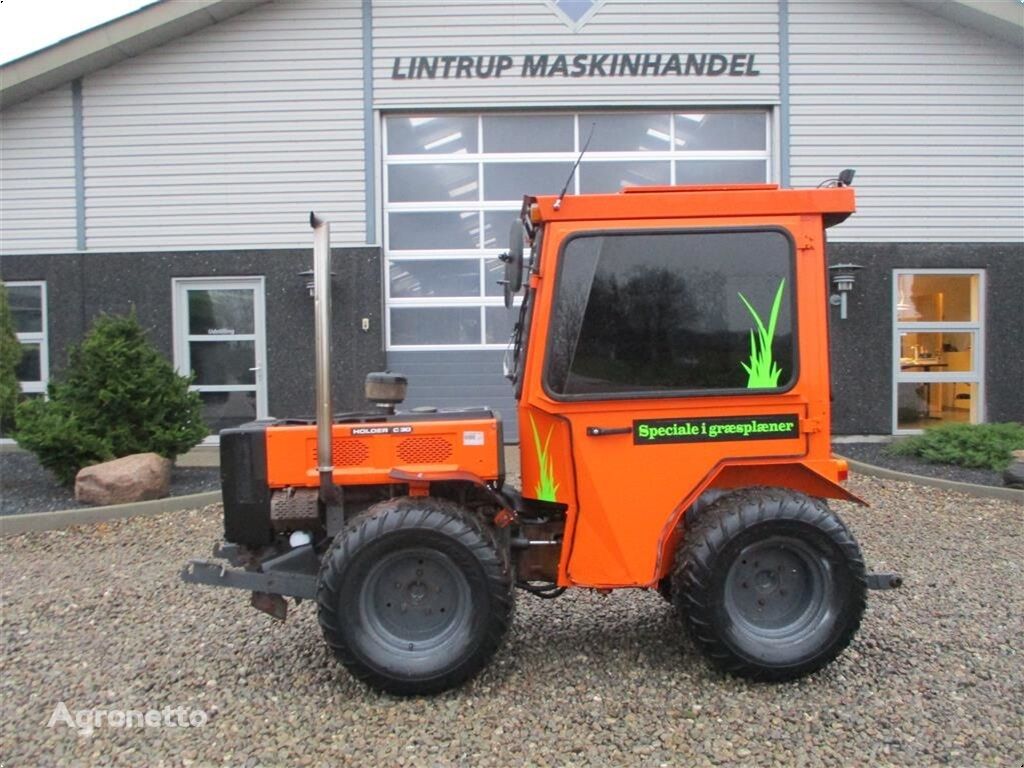 Holder C30 Med frontlift og lukket kabine. Græshjul på mototraktor