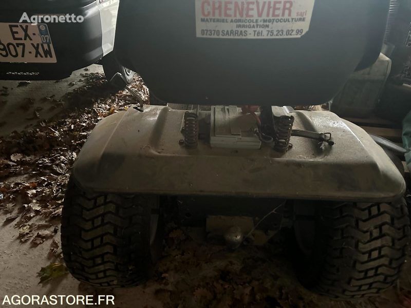 Prodaje se White Tracteurs tondeuse white traktor kosilica na aukciji