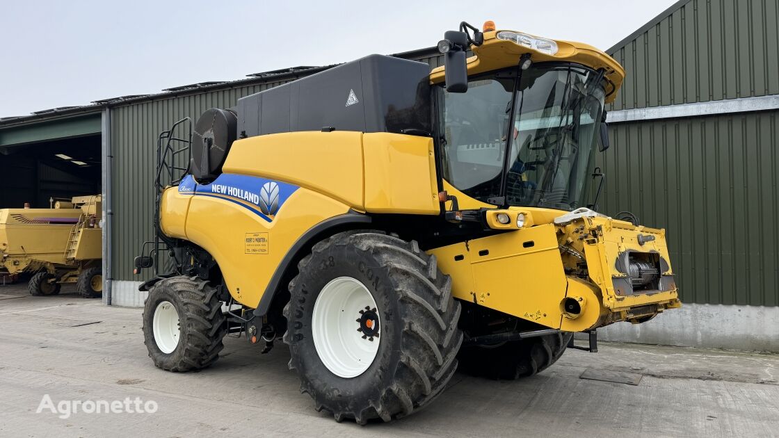 New Holland CR8080 kombajn za žito