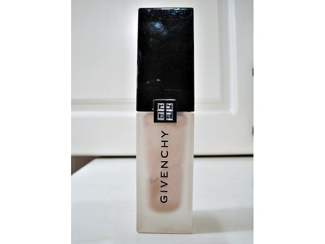 Givenchy Prisme Libre Skin-Caring Matte Foundation