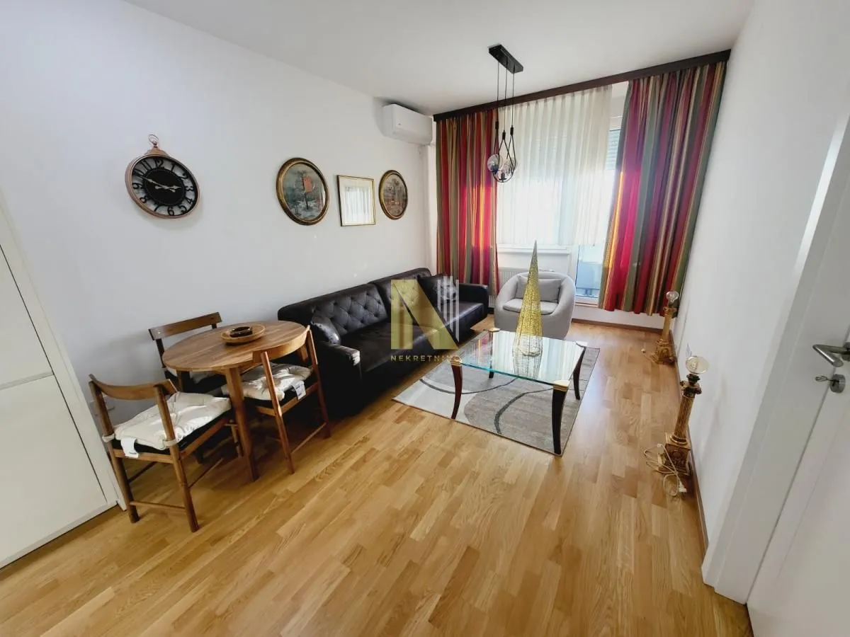 Izdavanje, dvosoban stan, 42m2, Avijatičarsko naselje, Novi Sad, Novi Sad