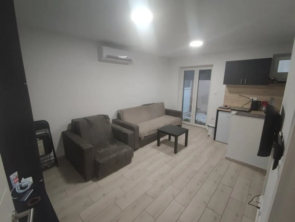 Izdavanje, garsonjera, 30m2, Centar, Novi Sad