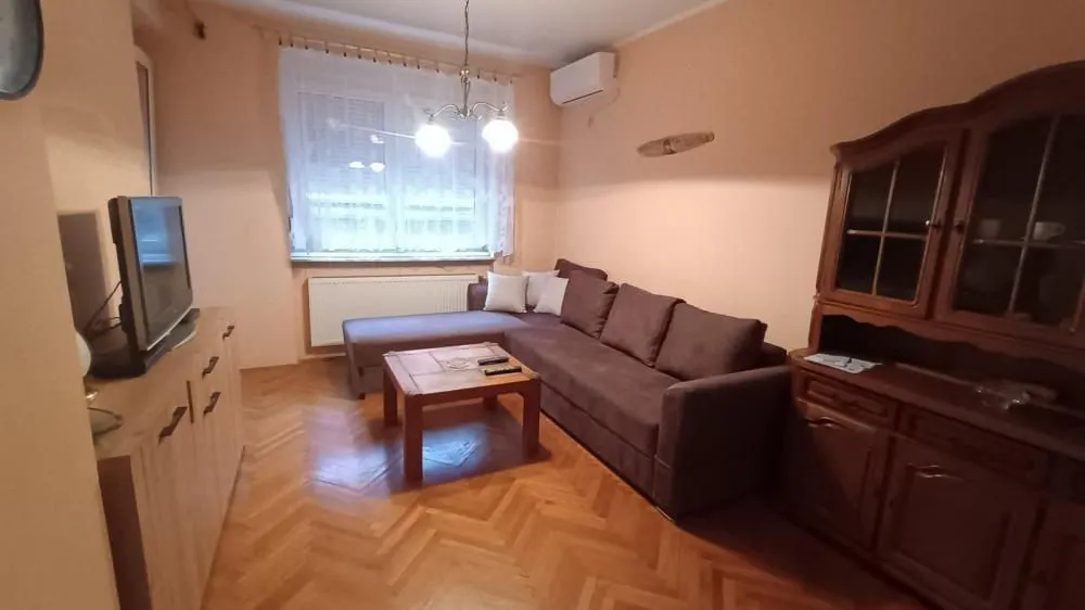 Izdavanje, petosoban stan, 67m2, Grbavica, Novi Sad, Novi Sad