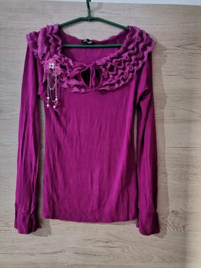 elegantna bluza prelepe boje s m