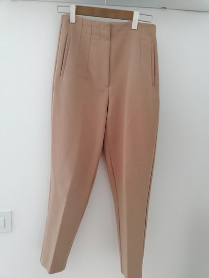 Zara pantalone sada 1500 dinara