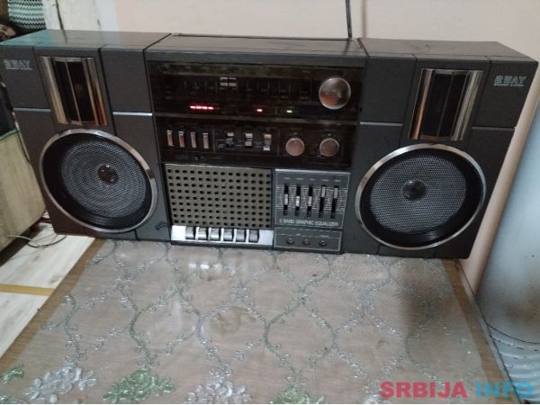 Radio kasetofon HITACHI stereo