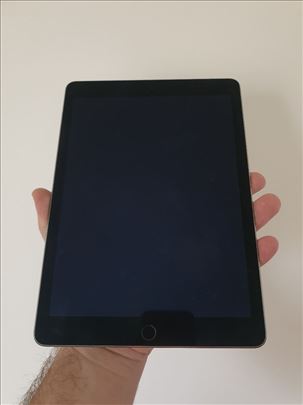 Ipad air 2 64gb crni