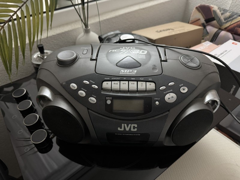 JVC radio/CD/kasetofon