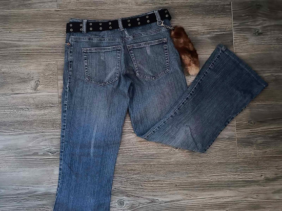 Y2K / 00s low rise jeans