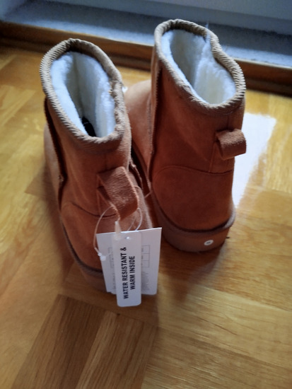 UGG cizme nove samo 2000! broj 39