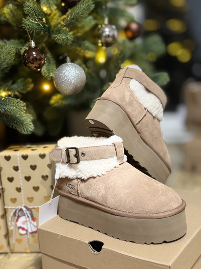 Ugg Mini Belted Roller