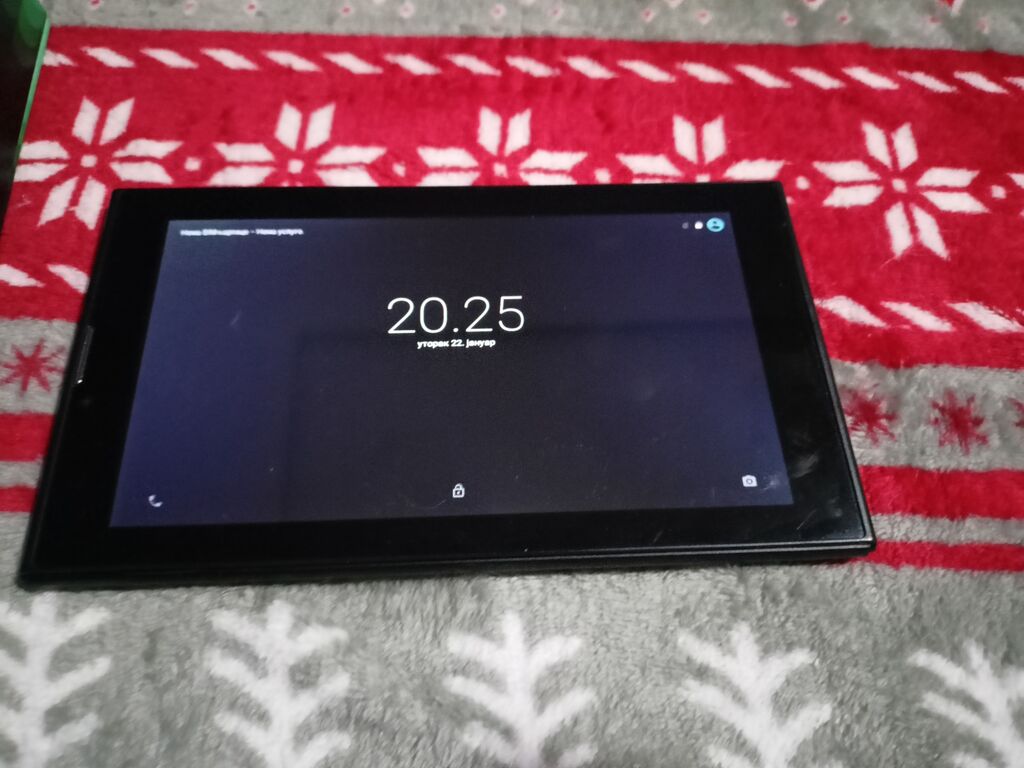 Tablet Tesla sa dve kartice i memoriska tablet je ocuvan stanje se