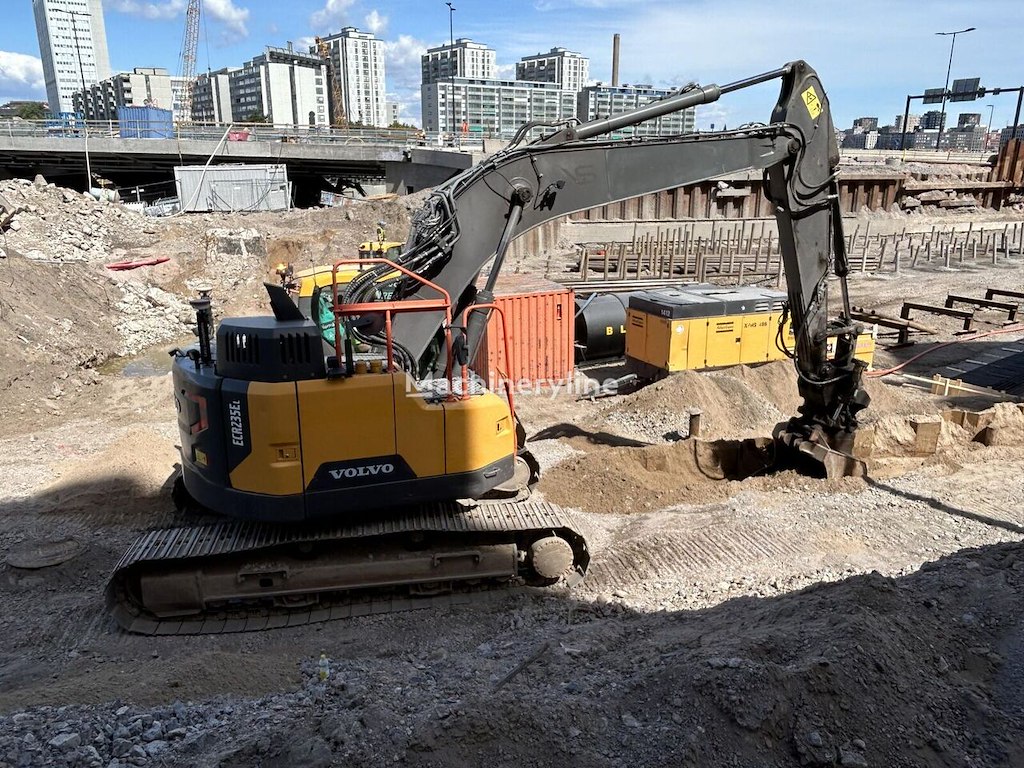 Volvo ECR235EL bager guseničar