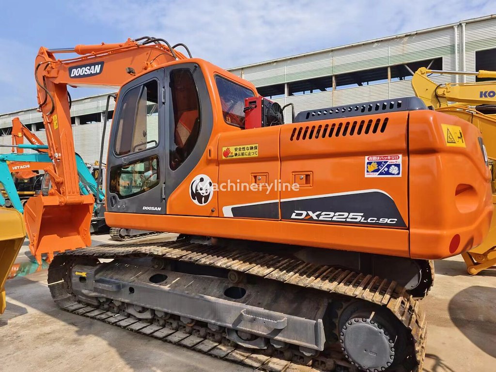 Doosan DX225 bager guseničar