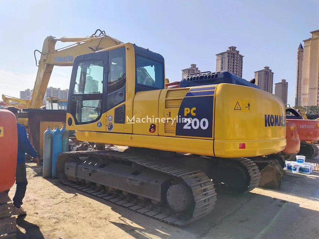 Komatsu PC200-8 bager guseničar