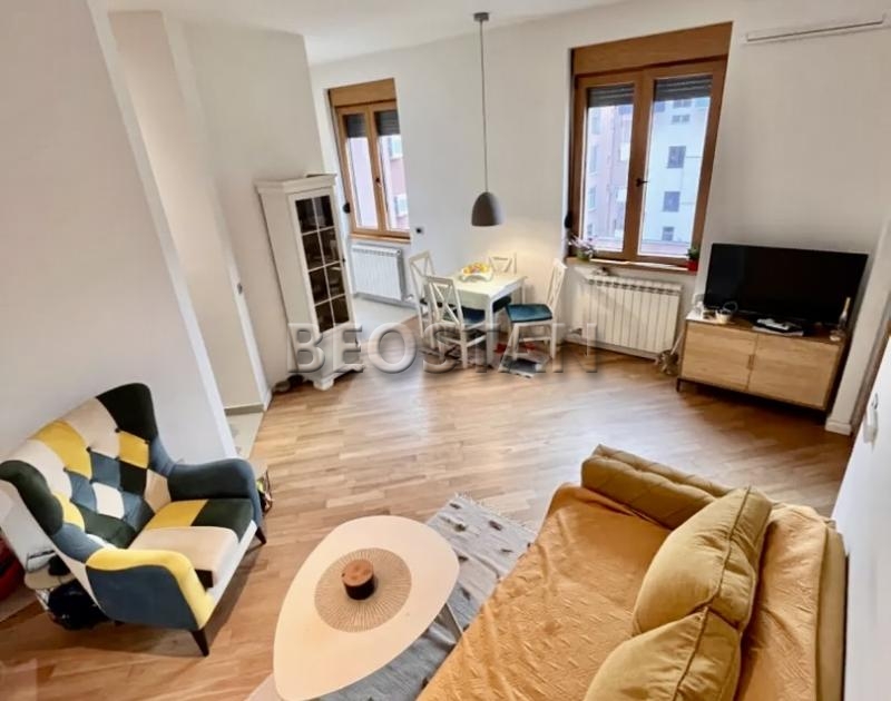 Zemun - Karadjordjev trg #60531 700 €