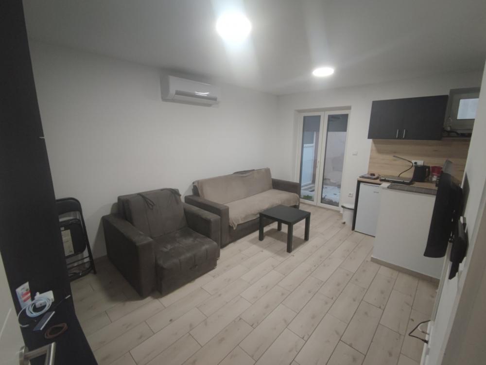 Izdajem namestenu garsonjeru u strogom cnetru sa svim racunima 380e!!! ID#1252 380 €