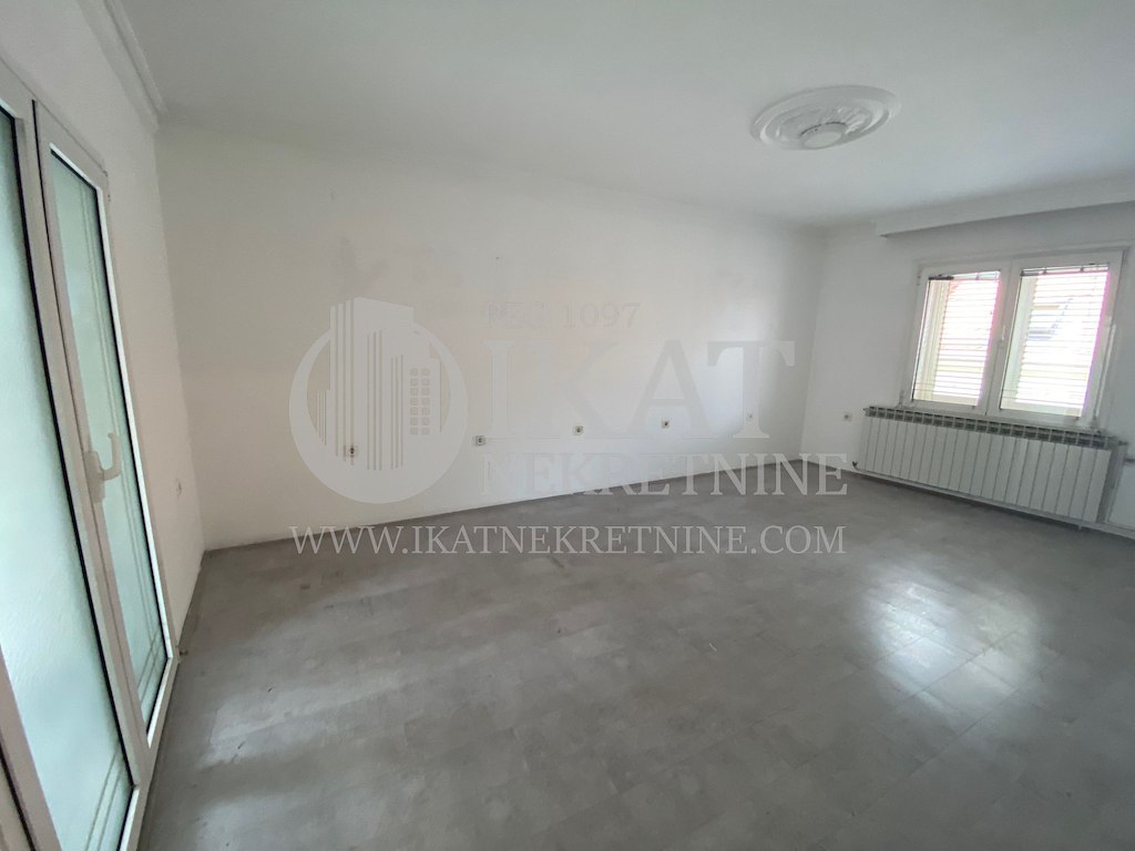 Zemun, centar 220m2 kuća za poslovni prostor ID#3977 1.500 €