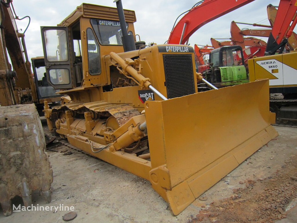 Caterpillar D8H buldožer