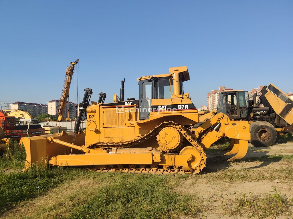 Caterpillar D7R buldožer