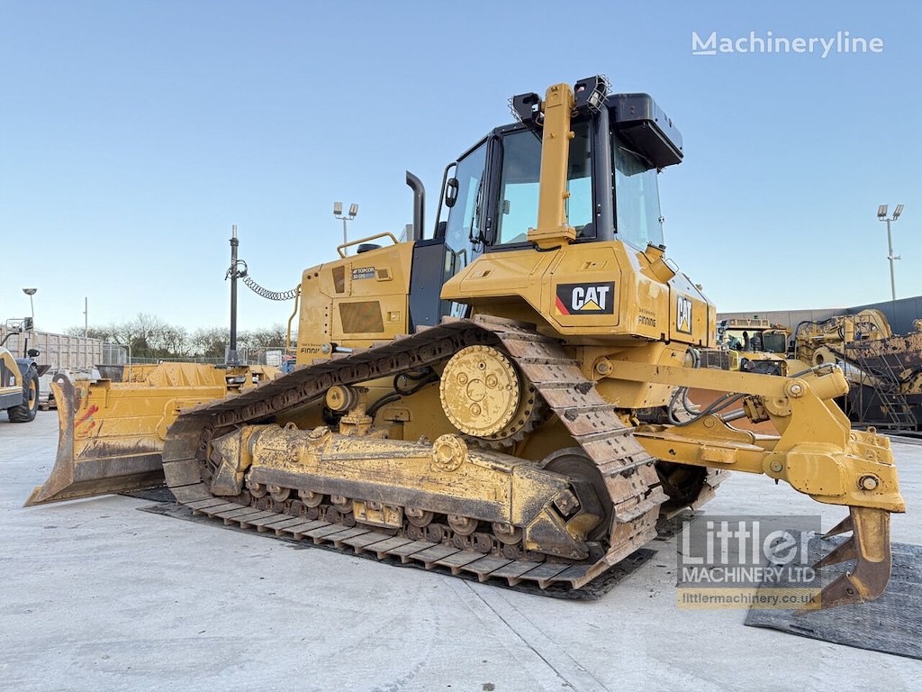 Caterpillar D6N buldožer