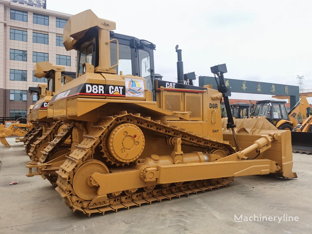 Caterpillar D8R buldožer