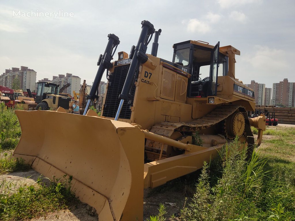 Caterpillar D7H buldožer