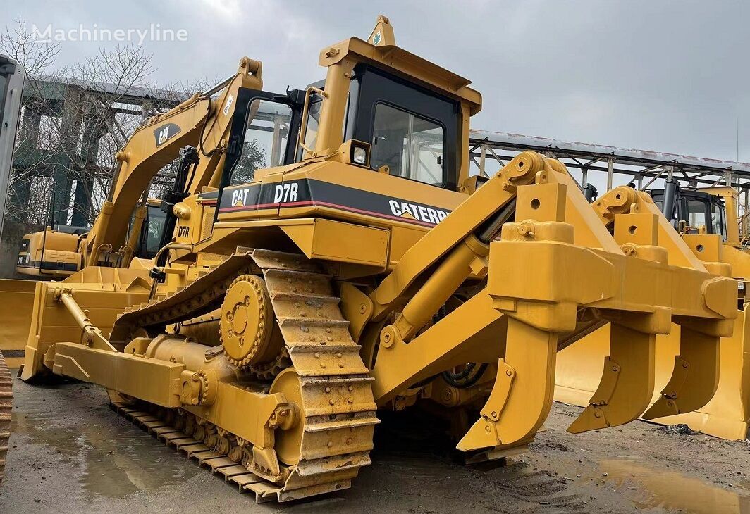 Caterpillar D7R buldožer