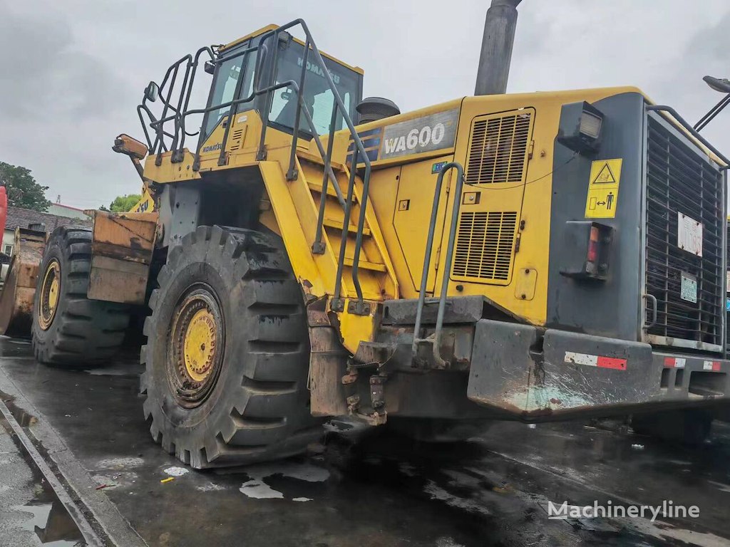 Komatsu WA600-6 prednji utovarivač