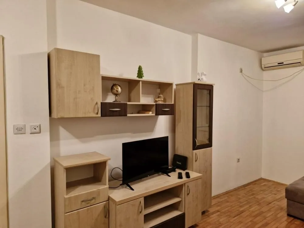 Izdavanje, dvosoban stan, 45m2, Salajka, Novi Sad, Novi Sad